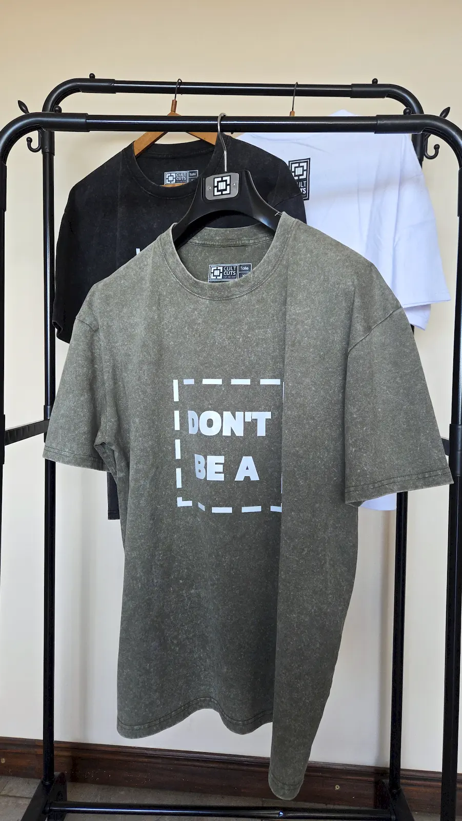 Cult Cuts - Tshirt Square | Actitud -2025